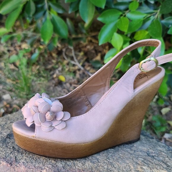 Very Volatile | Shoes | Very Volatile Pink Wedge Platform Shoes | Poshmark